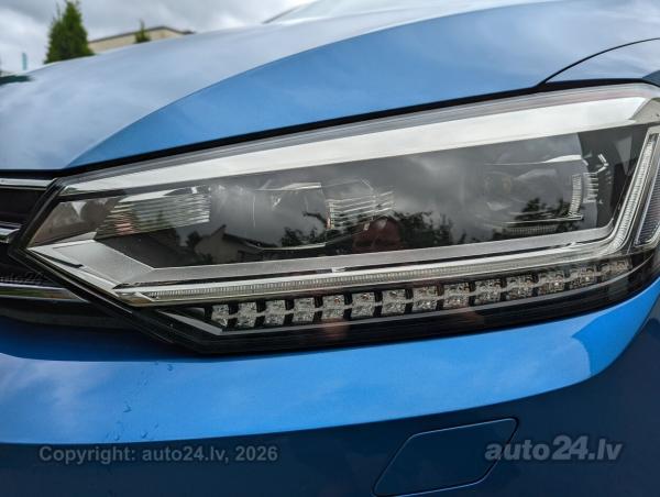 Blue Volkswagen Touran 2019 in Tallinn, with an engine capacity of 1.60 L and mileage of 159 thousand km for 17000 €, photo 4 on AUTOMOTO.COM.LV