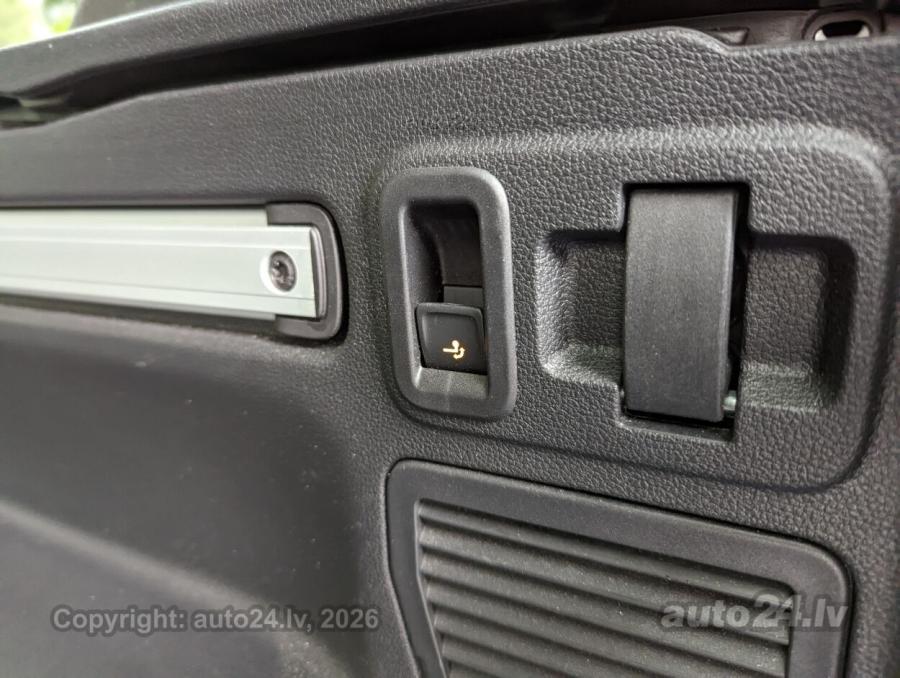 Zils Volkswagen Touran 2019 Tallina, ar dzinēja tilpumu 1.60 L un nobraukumu 159 tūkst. km par 17000 €, foto 11 vietnē AUTOMOTO.COM.LV