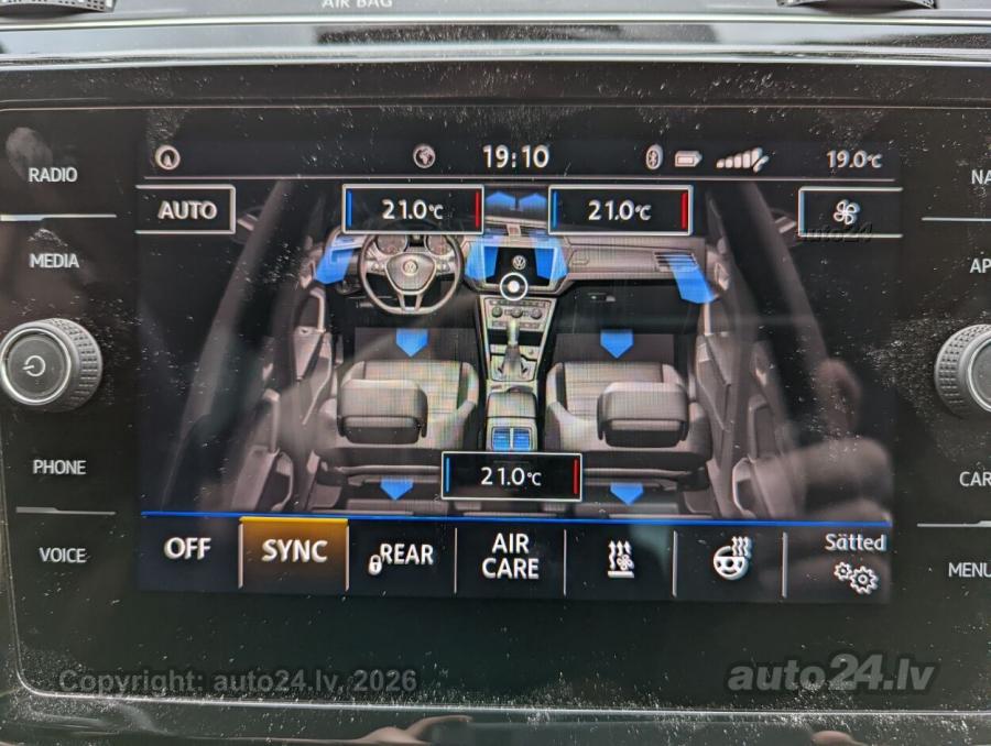 Zils Volkswagen Touran 2019 Tallina, ar dzinēja tilpumu 1.60 L un nobraukumu 159 tūkst. km par 17000 €, foto 14 vietnē AUTOMOTO.COM.LV