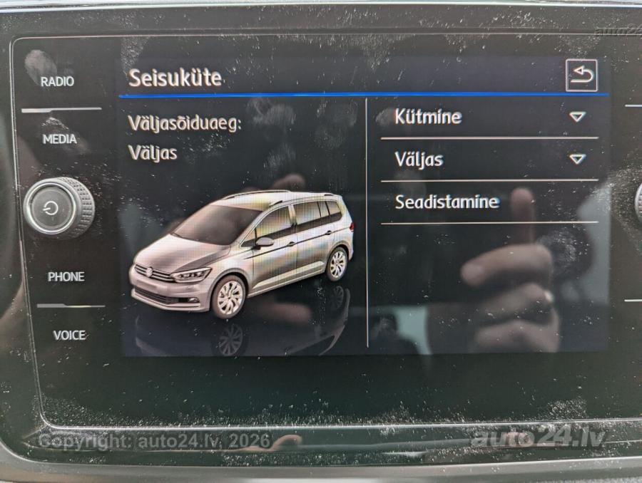 Zils Volkswagen Touran 2019 Tallina, ar dzinēja tilpumu 1.60 L un nobraukumu 159 tūkst. km par 17000 €, foto 15 vietnē AUTOMOTO.COM.LV
