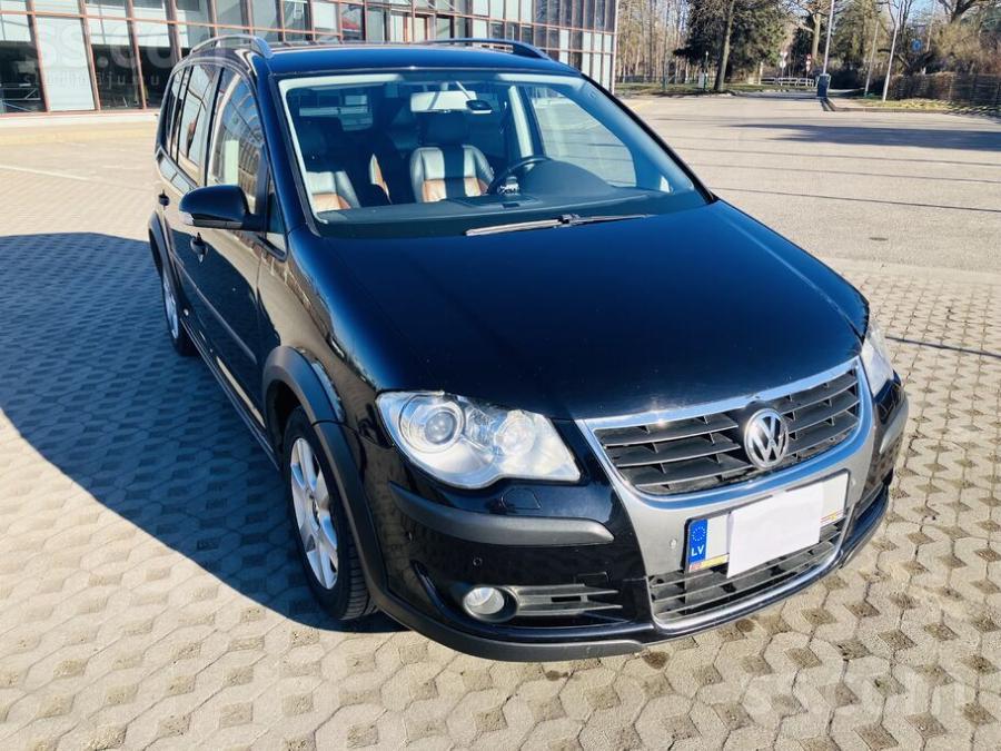Brūns Volkswagen Touran 2007 Rīga, ar dzinēja tilpumu 1.40 L un nobraukumu 275 tūkst. km par 3900 €, foto 3 vietnē AUTOMOTO.COM.LV