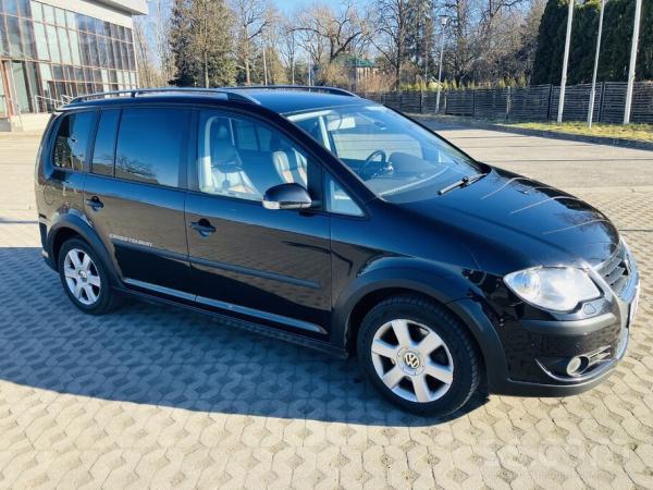 Brown Volkswagen Touran 2007 in Riga, with an engine capacity of 1.40 L and mileage of 275 thousand km for 3900 €, photo 3 on AUTOMOTO.COM.LV