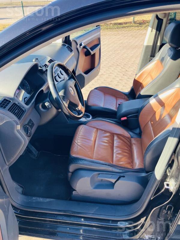 Brown Volkswagen Touran 2007 in Riga, with an engine capacity of 1.40 L and mileage of 275 thousand km for 3900 €, photo 5 on AUTOMOTO.COM.LV