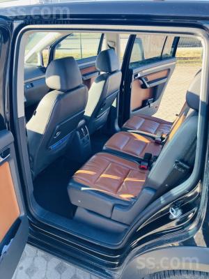 Brūns Volkswagen Touran 2007 Rīga, ar dzinēja tilpumu 1.40 L un nobraukumu 275 tūkst. km par 3900 €, foto 7 vietnē AUTOMOTO.COM.LV