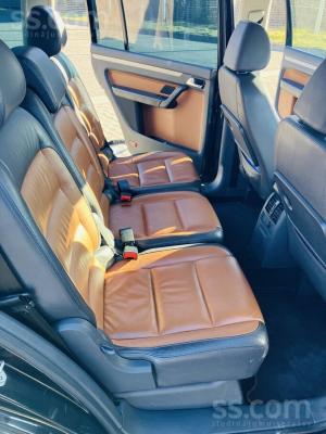 Brūns Volkswagen Touran 2007 Rīga, ar dzinēja tilpumu 1.40 L un nobraukumu 275 tūkst. km par 3900 €, foto 8 vietnē AUTOMOTO.COM.LV