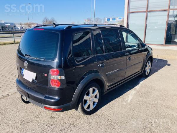 Brown Volkswagen Touran 2007 in Riga, with an engine capacity of 1.40 L and mileage of 275 thousand km for 3900 €, photo 8 on AUTOMOTO.COM.LV