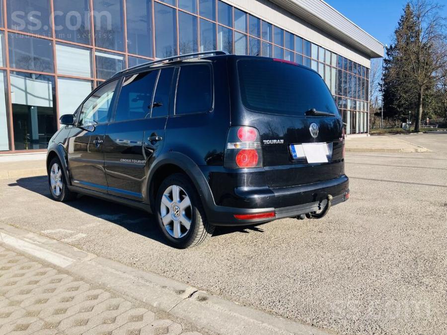 Brūns Volkswagen Touran 2007 Rīga, ar dzinēja tilpumu 1.40 L un nobraukumu 275 tūkst. km par 3900 €, foto 10 vietnē AUTOMOTO.COM.LV