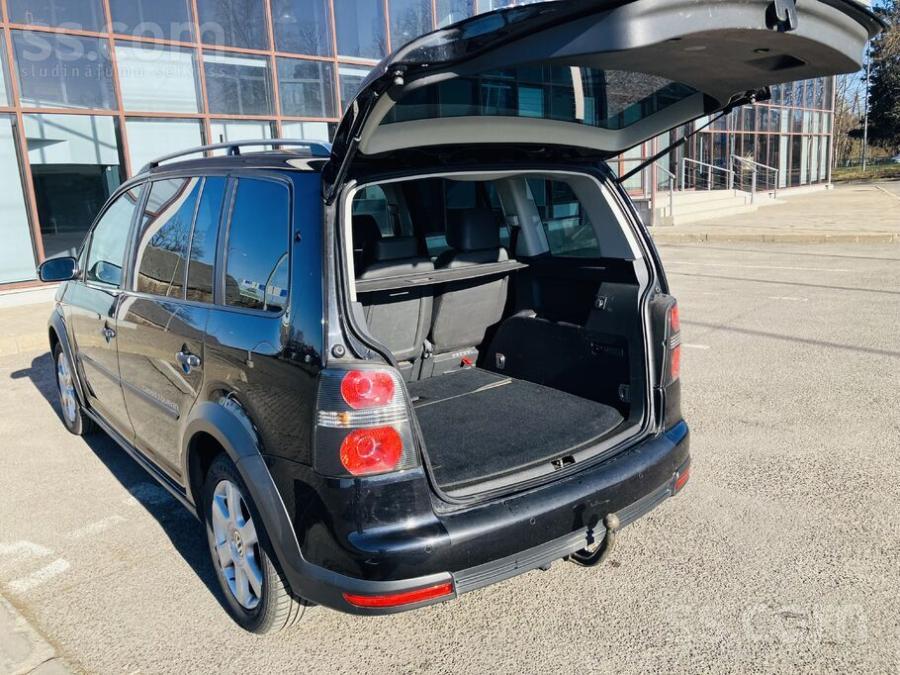 Brūns Volkswagen Touran 2007 Rīga, ar dzinēja tilpumu 1.40 L un nobraukumu 275 tūkst. km par 3900 €, foto 12 vietnē AUTOMOTO.COM.LV