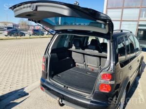 Brūns Volkswagen Touran 2007 Rīga, ar dzinēja tilpumu 1.40 L un nobraukumu 275 tūkst. km par 3900 €, foto 13 vietnē AUTOMOTO.COM.LV