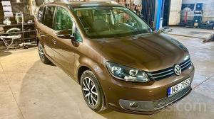 Brūns Volkswagen Touran 2011 Daugavpils, ar dzinēja tilpumu 1.60 L un nobraukumu 270 tūkst. km par 5750 €, foto  vietnē AUTOMOTO.COM.LV