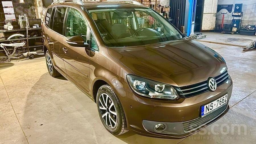Brūns Volkswagen Touran 2011 Daugavpils, ar dzinēja tilpumu 1.60 L un nobraukumu 270 tūkst. km par 5750 €, foto 1 vietnē AUTOMOTO.COM.LV