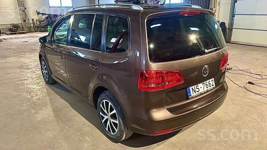 Brūns Volkswagen Touran 2011 Daugavpils, ar dzinēja tilpumu 1.60 L un nobraukumu 270 tūkst. km par 5750 €, foto 5 vietnē AUTOMOTO.COM.LV