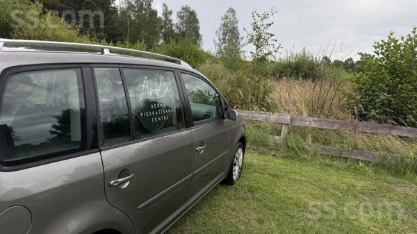 Brown Volkswagen Touran 2007 in Limbazi, with an engine capacity of 2.00 L and mileage of 329 thousand km for 2000 €, photo 3 on AUTOMOTO.COM.LV