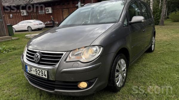 Brown Volkswagen Touran 2007 in Limbazi, with an engine capacity of 2.00 L and mileage of 329 thousand km for 2000 €, photo 5 on AUTOMOTO.COM.LV