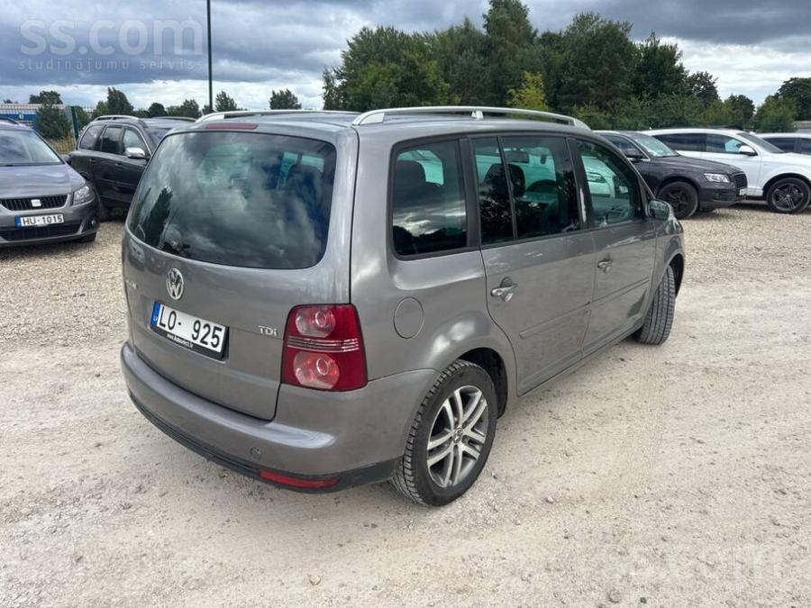 Brūns Volkswagen Touran 2007 Rīga, ar dzinēja tilpumu 1.90 L un nobraukumu 325 tūkst. km par 1390 €, foto 4 vietnē AUTOMOTO.COM.LV