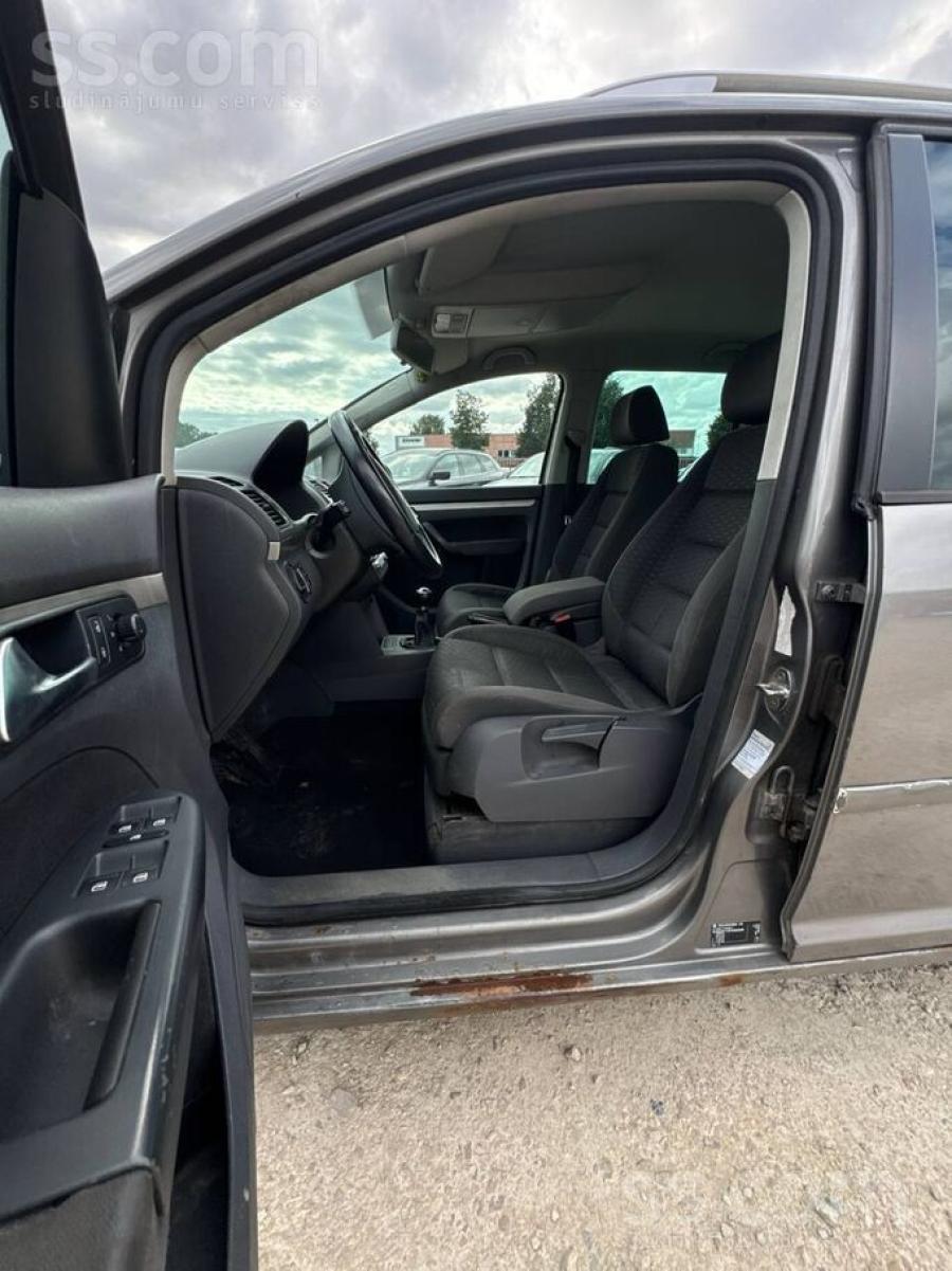 Brūns Volkswagen Touran 2007 Rīga, ar dzinēja tilpumu 1.90 L un nobraukumu 325 tūkst. km par 1390 €, foto 5 vietnē AUTOMOTO.COM.LV
