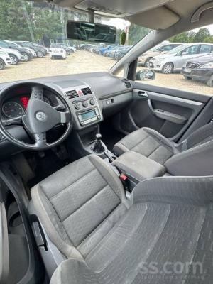 Brūns Volkswagen Touran 2007 Rīga, ar dzinēja tilpumu 1.90 L un nobraukumu 325 tūkst. km par 1390 €, foto 7 vietnē AUTOMOTO.COM.LV