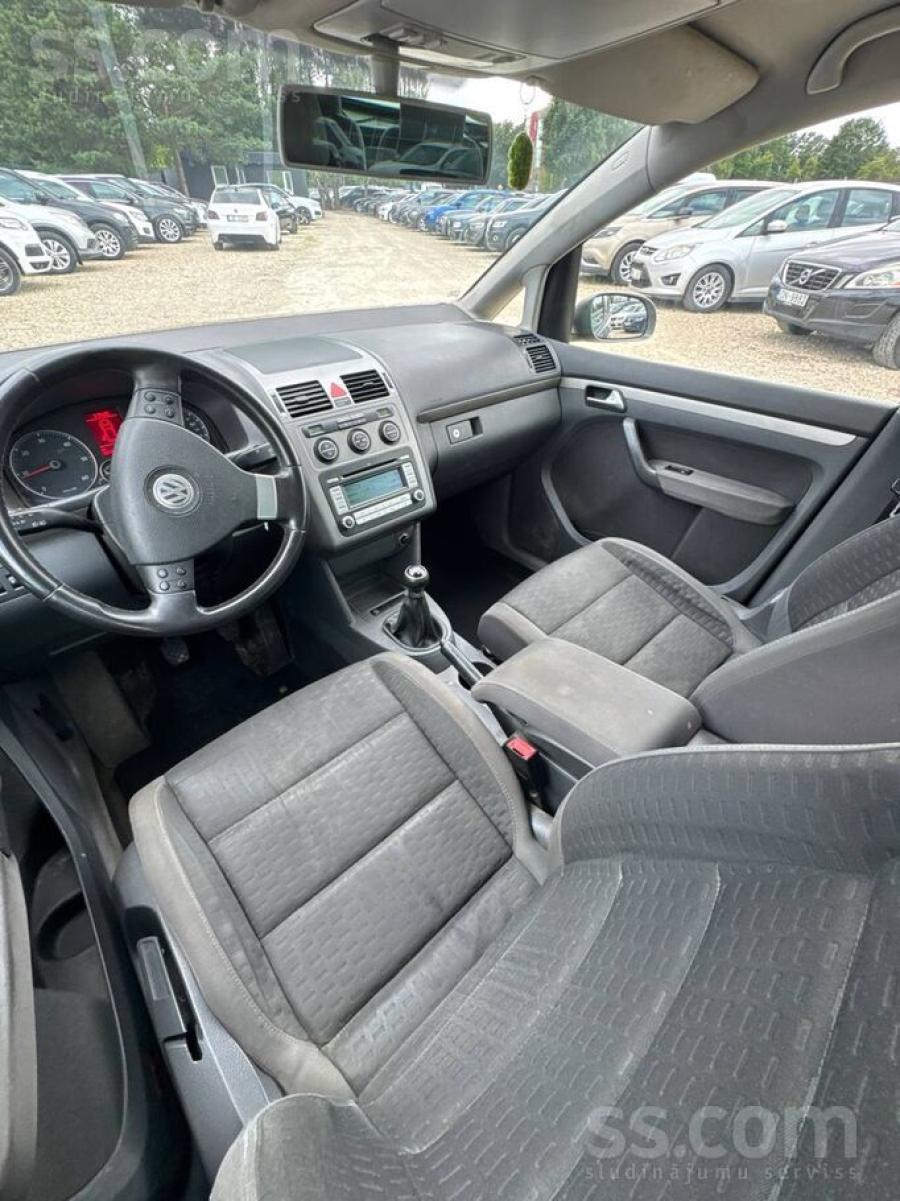 Brūns Volkswagen Touran 2007 Rīga, ar dzinēja tilpumu 1.90 L un nobraukumu 325 tūkst. km par 1390 €, foto 7 vietnē AUTOMOTO.COM.LV