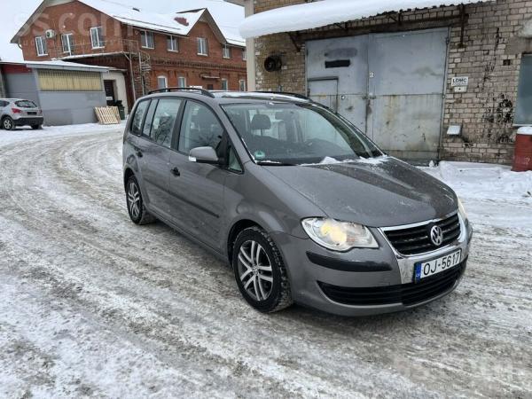 Brūns Volkswagen Touran 2008 Rēzekne, ar dzinēja tilpumu 1.90 L un nobraukumu 0 tūkst. km par 3800 €, foto 2 vietnē AUTOMOTO.COM.LV