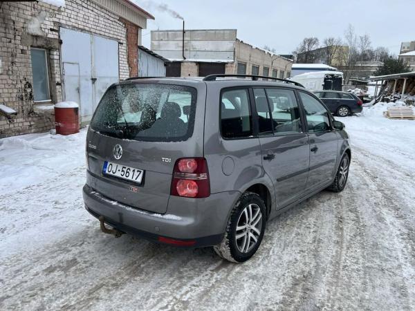 Brūns Volkswagen Touran 2008 Rēzekne, ar dzinēja tilpumu 1.90 L un nobraukumu 0 tūkst. km par 3800 €, foto 4 vietnē AUTOMOTO.COM.LV