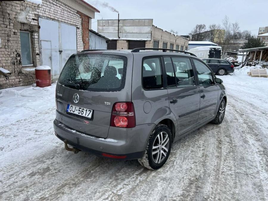 Brūns Volkswagen Touran 2008 Rēzekne, ar dzinēja tilpumu 1.90 L un nobraukumu 0 tūkst. km par 3800 €, foto 4 vietnē AUTOMOTO.COM.LV