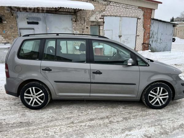 Brūns Volkswagen Touran 2008 Rēzekne, ar dzinēja tilpumu 1.90 L un nobraukumu 0 tūkst. km par 3800 €, foto 5 vietnē AUTOMOTO.COM.LV