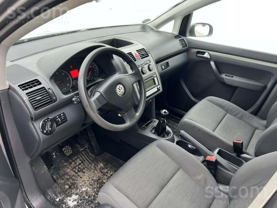 Brūns Volkswagen Touran 2008 Rēzekne, ar dzinēja tilpumu 1.90 L un nobraukumu 0 tūkst. km par 3800 €, foto 8 vietnē AUTOMOTO.COM.LV