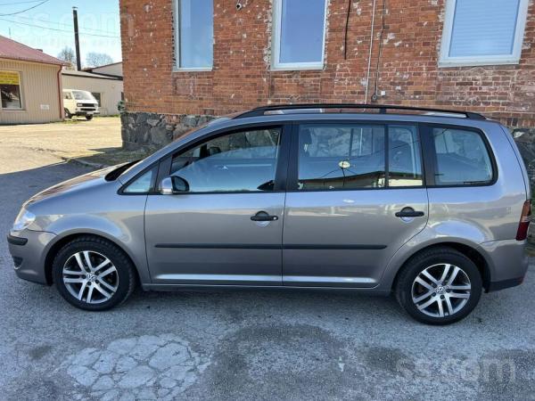 Brown Volkswagen Touran 2008 in Rezekne, with an engine capacity of 1.90 L and mileage of 0 thousand km for 3800 €, photo 5 on AUTOMOTO.COM.LV
