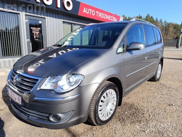Brūns Volkswagen Touran 2008 Valmiera, ar dzinēja tilpumu 2.00 L un nobraukumu 262 tūkst. km par 4350 €, foto 1 vietnē AUTOMOTO.COM.LV
