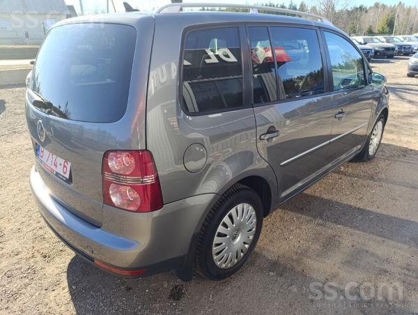 Brūns Volkswagen Touran 2008 Valmiera, ar dzinēja tilpumu 2.00 L un nobraukumu 262 tūkst. km par 4350 €, foto 4 vietnē AUTOMOTO.COM.LV