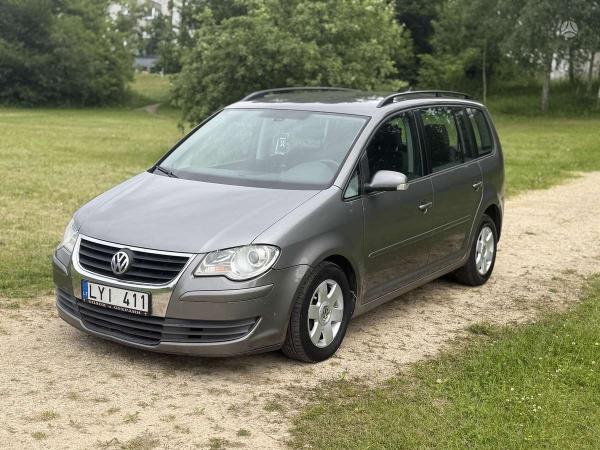 Brown Volkswagen Touran 2008 in Vilnius, with an engine capacity of 1.97 L and mileage of 321 thousand km for 2200 €, photo 1 on AUTOMOTO.COM.LV