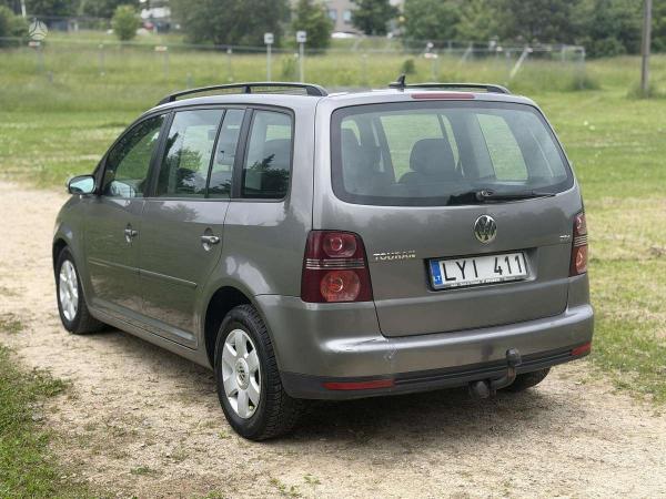 Brown Volkswagen Touran 2008 in Vilnius, with an engine capacity of 1.97 L and mileage of 321 thousand km for 2200 €, photo 5 on AUTOMOTO.COM.LV