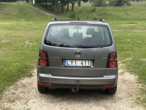 Brūns Volkswagen Touran 2008 Viļņa, ar dzinēja tilpumu 1.97 L un nobraukumu 321 tūkst. km par 2200 €, foto 7 vietnē AUTOMOTO.COM.LV