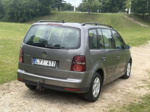 Brūns Volkswagen Touran 2008 Viļņa, ar dzinēja tilpumu 1.97 L un nobraukumu 321 tūkst. km par 2200 €, foto 8 vietnē AUTOMOTO.COM.LV