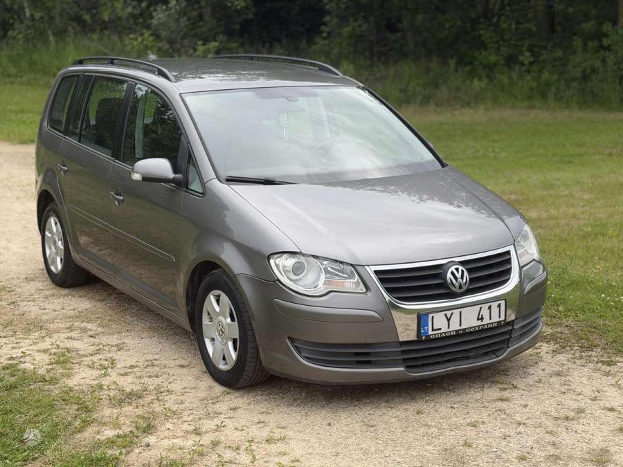 Brūns Volkswagen Touran 2008 Viļņa, ar dzinēja tilpumu 1.97 L un nobraukumu 321 tūkst. km par 2200 €, foto 12 vietnē AUTOMOTO.COM.LV