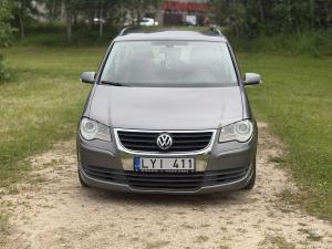 Brūns Volkswagen Touran 2008 Viļņa, ar dzinēja tilpumu 1.97 L un nobraukumu 321 tūkst. km par 2200 €, foto 13 vietnē AUTOMOTO.COM.LV