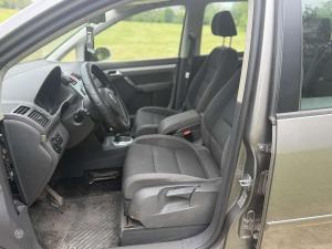 Brūns Volkswagen Touran 2008 Viļņa, ar dzinēja tilpumu 1.97 L un nobraukumu 321 tūkst. km par 2200 €, foto 15 vietnē AUTOMOTO.COM.LV