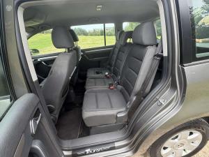 Brūns Volkswagen Touran 2008 Viļņa, ar dzinēja tilpumu 1.97 L un nobraukumu 321 tūkst. km par 2200 €, foto 22 vietnē AUTOMOTO.COM.LV