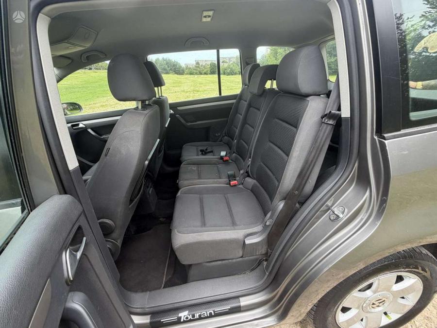 Brūns Volkswagen Touran 2008 Viļņa, ar dzinēja tilpumu 1.97 L un nobraukumu 321 tūkst. km par 2200 €, foto 22 vietnē AUTOMOTO.COM.LV