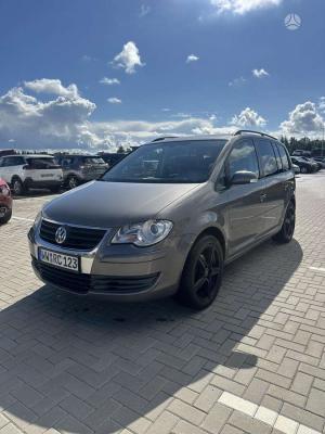 Brown Volkswagen Touran 2008 in Taurage, with an engine capacity of 1.90 L and mileage of 322 thousand km for 2800 €, photo 3 on AUTOMOTO.COM.LV