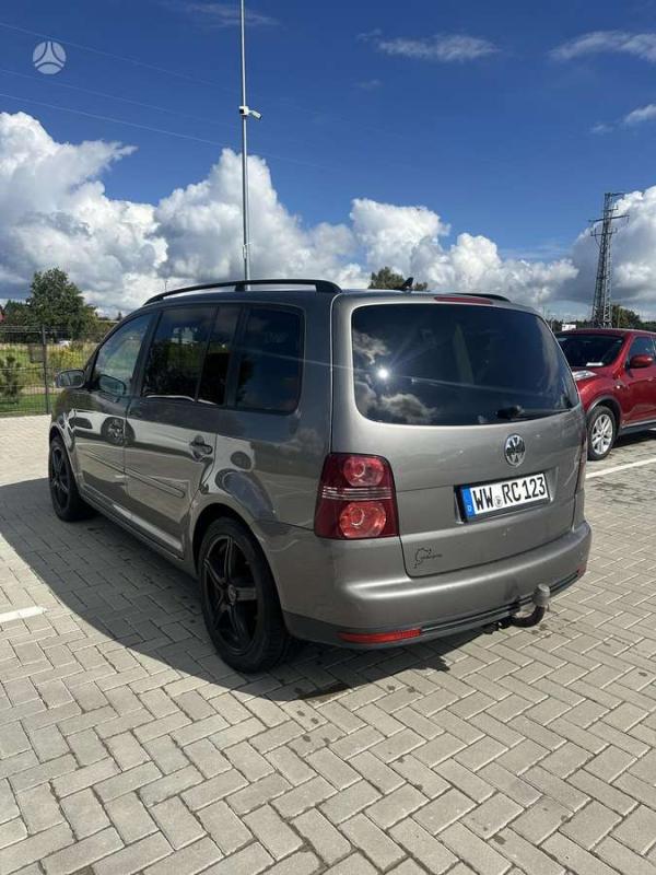 Volkswagen Touran 2008 in Taurage on AUTOMOTO.COM.LV Brown Volkswagen Touran 2008 in Taurage, with an engine capacity of 1.90 L and mileage of 322 thousand km for 2800 β¬, photo 5 on AUTOMOTO.COM.LV