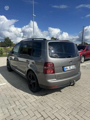 Brown Volkswagen Touran 2008 in Taurage, with an engine capacity of 1.90 L and mileage of 322 thousand km for 2800 €, photo 5 on AUTOMOTO.COM.LV