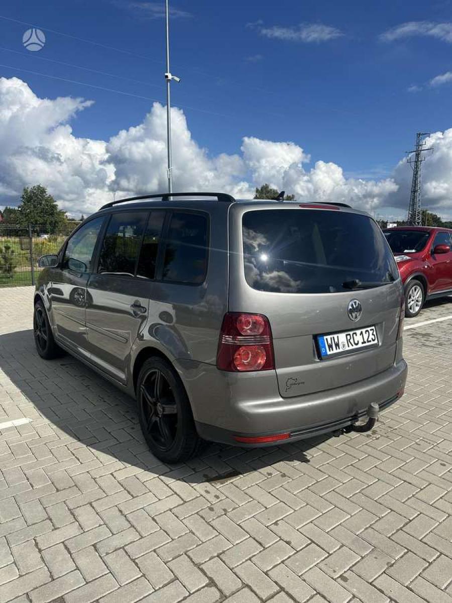 Brown Volkswagen Touran 2008 in Taurage, with an engine capacity of 1.90 L and mileage of 322 thousand km for 2800 €, photo 5 on AUTOMOTO.COM.LV