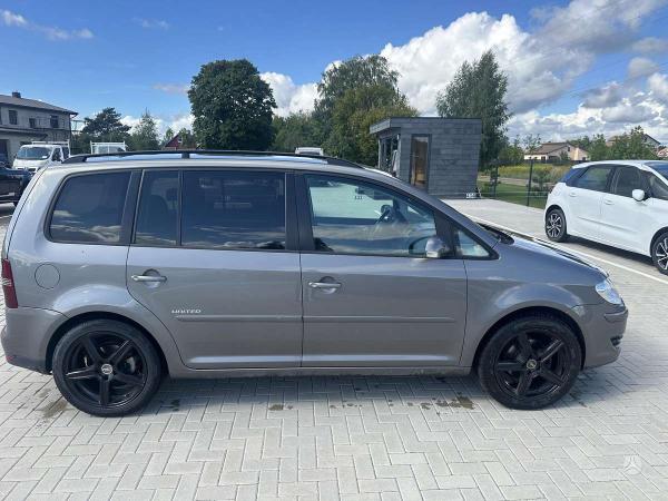 Volkswagen Touran 2008 in Taurage on AUTOMOTO.COM.LV Brown Volkswagen Touran 2008 in Taurage, with an engine capacity of 1.90 L and mileage of 322 thousand km for 2800 β¬, photo 6 on AUTOMOTO.COM.LV