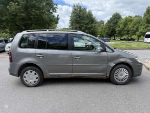 Brūns Volkswagen Touran 2009 Viļņa, ar dzinēja tilpumu 1.90 L un nobraukumu 507 tūkst. km par 600 €, foto 4 vietnē AUTOMOTO.COM.LV