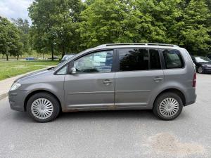 Brūns Volkswagen Touran 2009 Viļņa, ar dzinēja tilpumu 1.90 L un nobraukumu 507 tūkst. km par 600 €, foto 5 vietnē AUTOMOTO.COM.LV