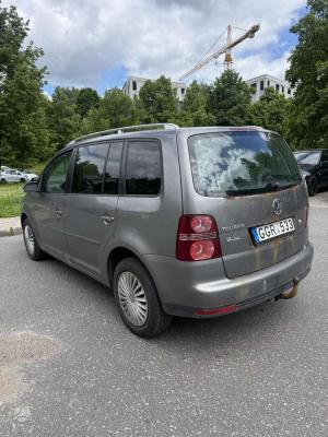 Brūns Volkswagen Touran 2009 Viļņa, ar dzinēja tilpumu 1.90 L un nobraukumu 507 tūkst. km par 600 €, foto 6 vietnē AUTOMOTO.COM.LV