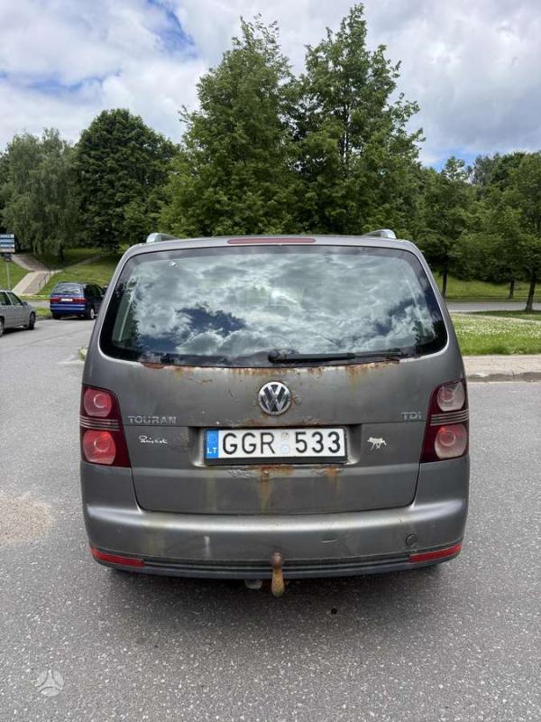 Brūns Volkswagen Touran 2009 Viļņa, ar dzinēja tilpumu 1.90 L un nobraukumu 507 tūkst. km par 600 €, foto 7 vietnē AUTOMOTO.COM.LV
