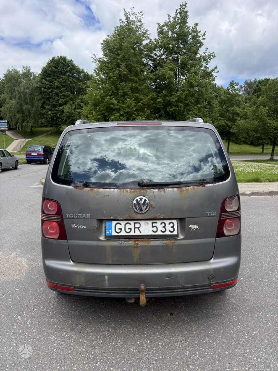 Brūns Volkswagen Touran 2009 Viļņa, ar dzinēja tilpumu 1.90 L un nobraukumu 507 tūkst. km par 600 €, foto 8 vietnē AUTOMOTO.COM.LV