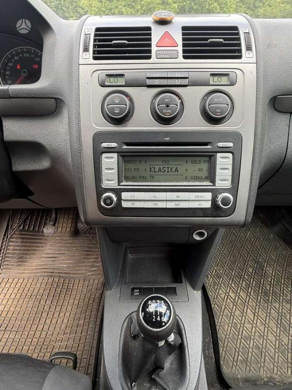 Brūns Volkswagen Touran 2009 Viļņa, ar dzinēja tilpumu 1.90 L un nobraukumu 507 tūkst. km par 600 €, foto 10 vietnē AUTOMOTO.COM.LV